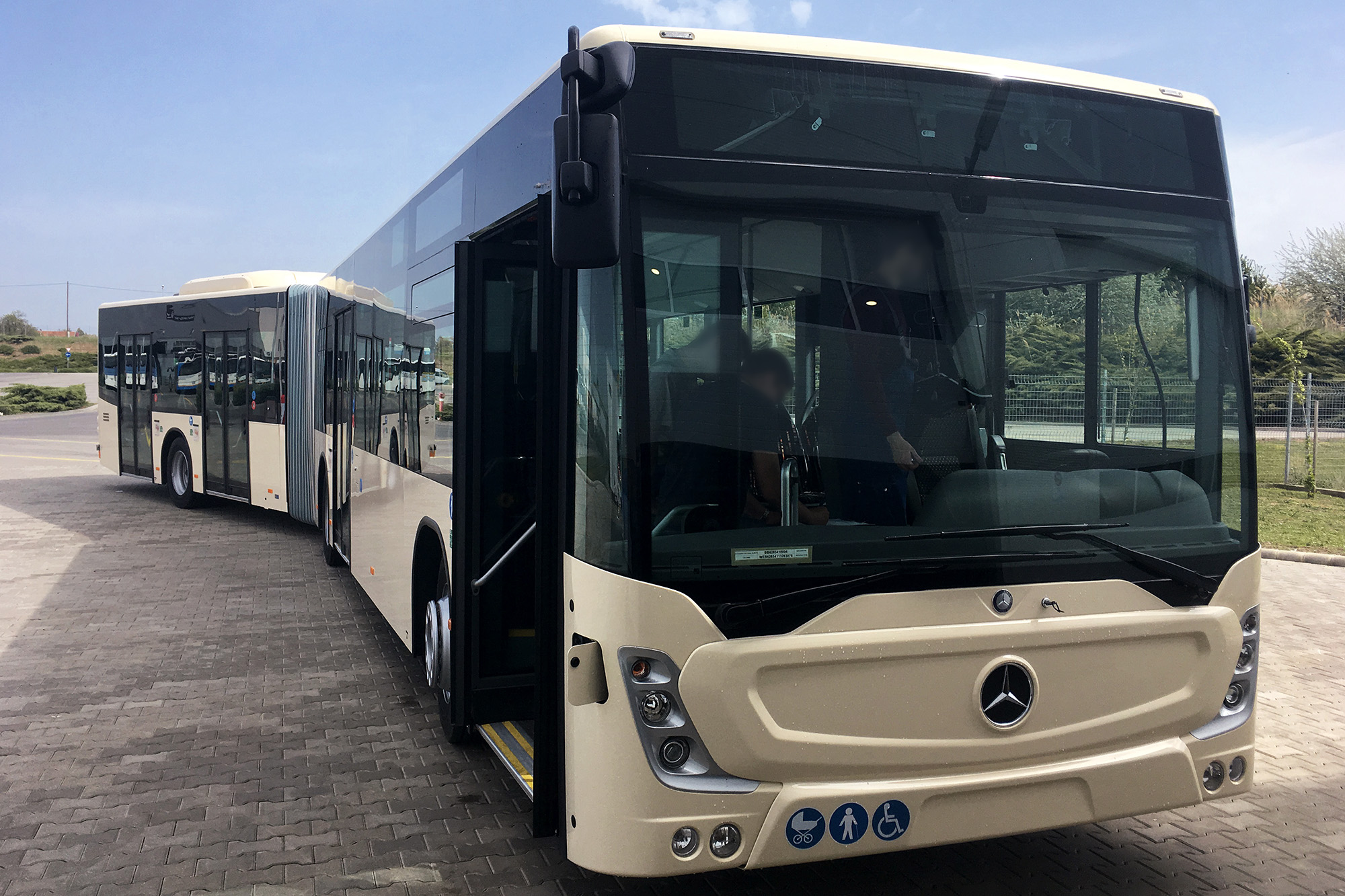 Csuklós járművek beszerzésével folytatódik az állami autóbuszpark ...