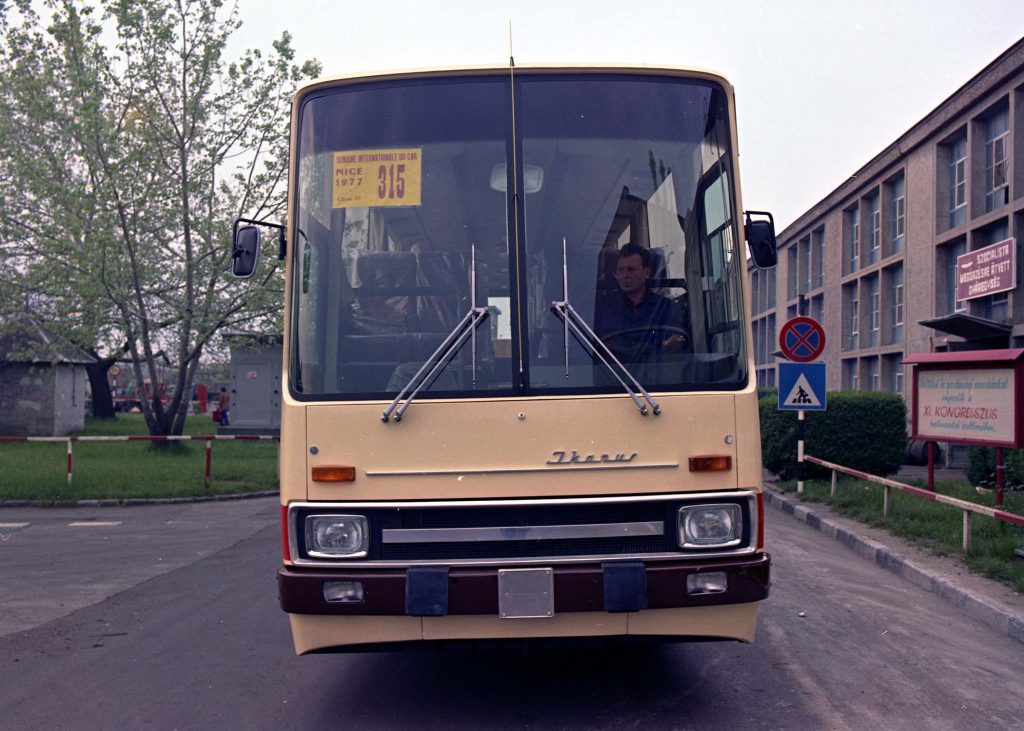 Szuperluxus az Ikarustól - az Ikarus 254 turista autóbusz | Magyarbusz ...