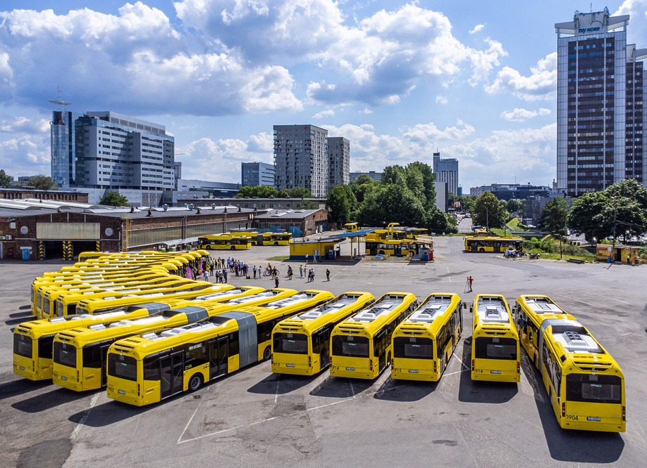Huszonkét hibrid Volvót szállított le Katowicébe a Volvo Buses ...