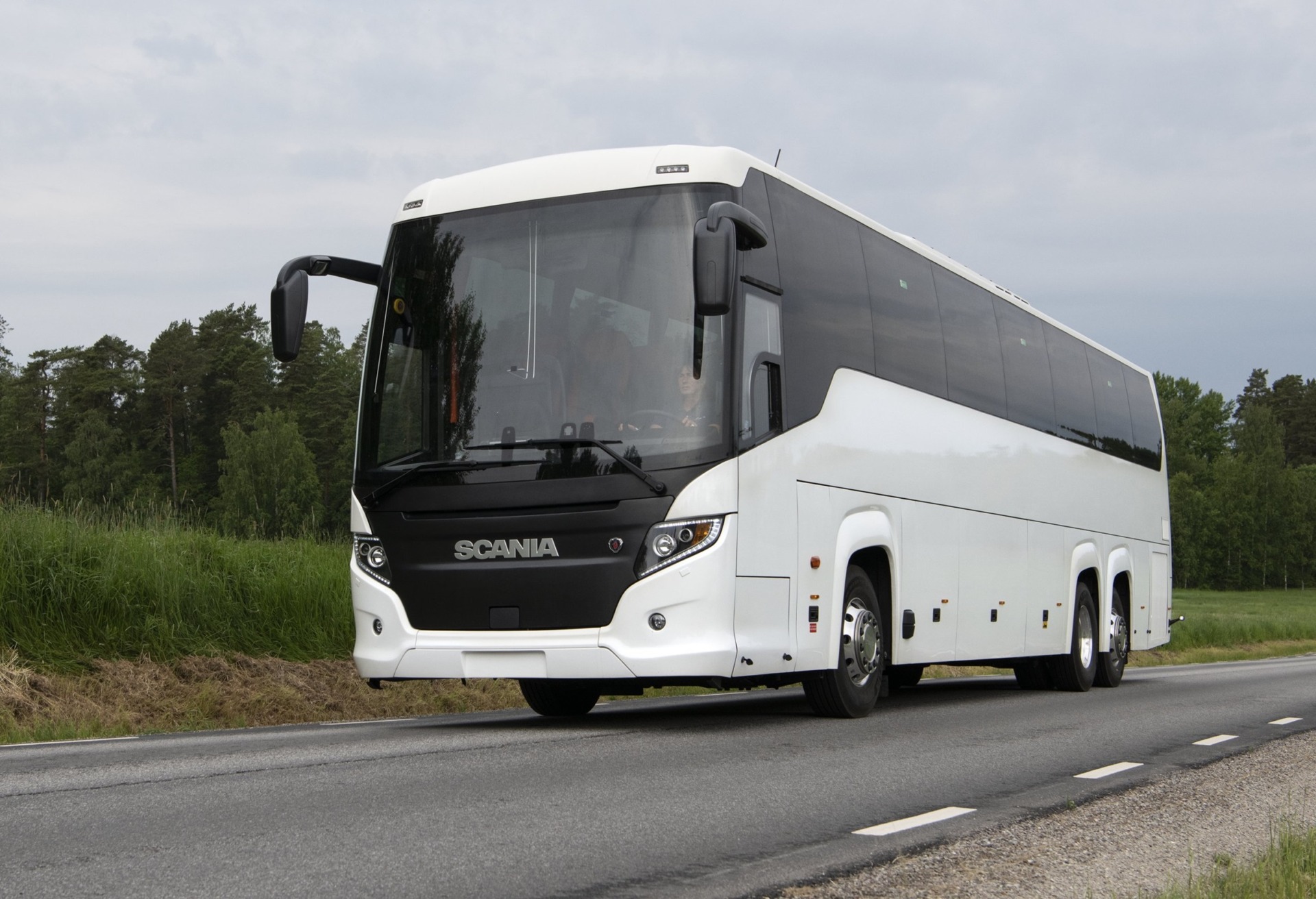 Cseppfolyósított földgázzal hajtott változattal bővül a Scania Touring ...