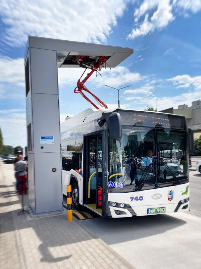 Negyven új Solaris villanybusszal bővítette flottáját a lengyelországi ...